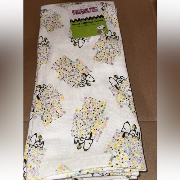 Peanuts | Kitchen | Snoopy Floral Print Kitchen Towel New | Poshmark